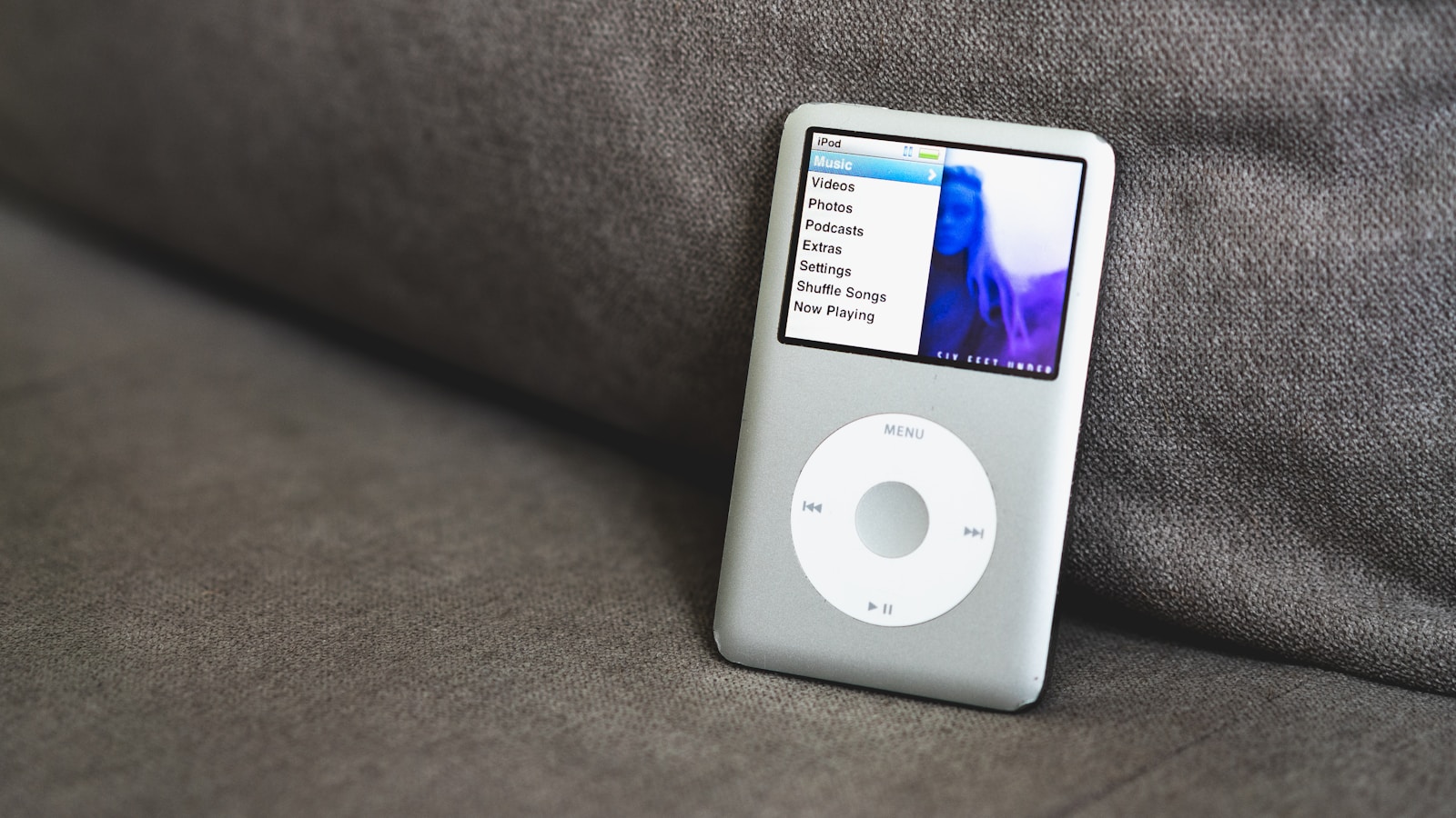 16 Tech Myths People Actually Believed in the 2000s | The WiC Project Blog