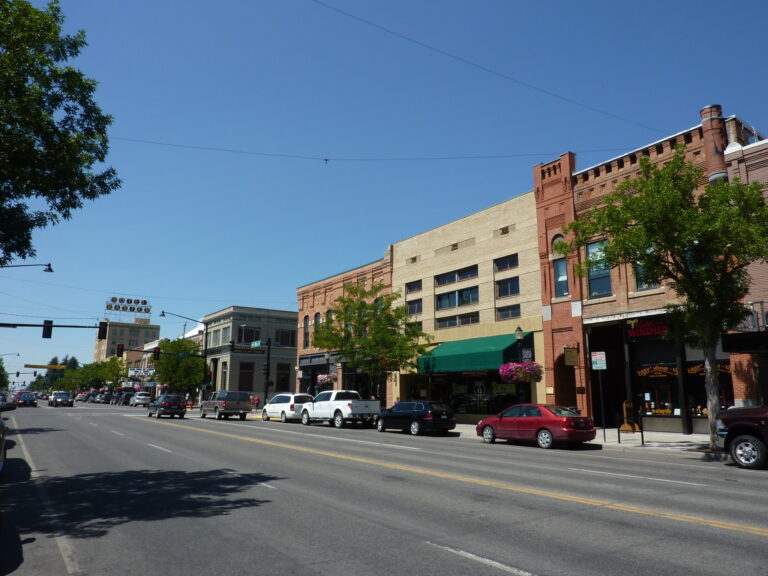 16 U.S. Small Towns Attracting Remote Workers in 2025 | The WiC Project ...