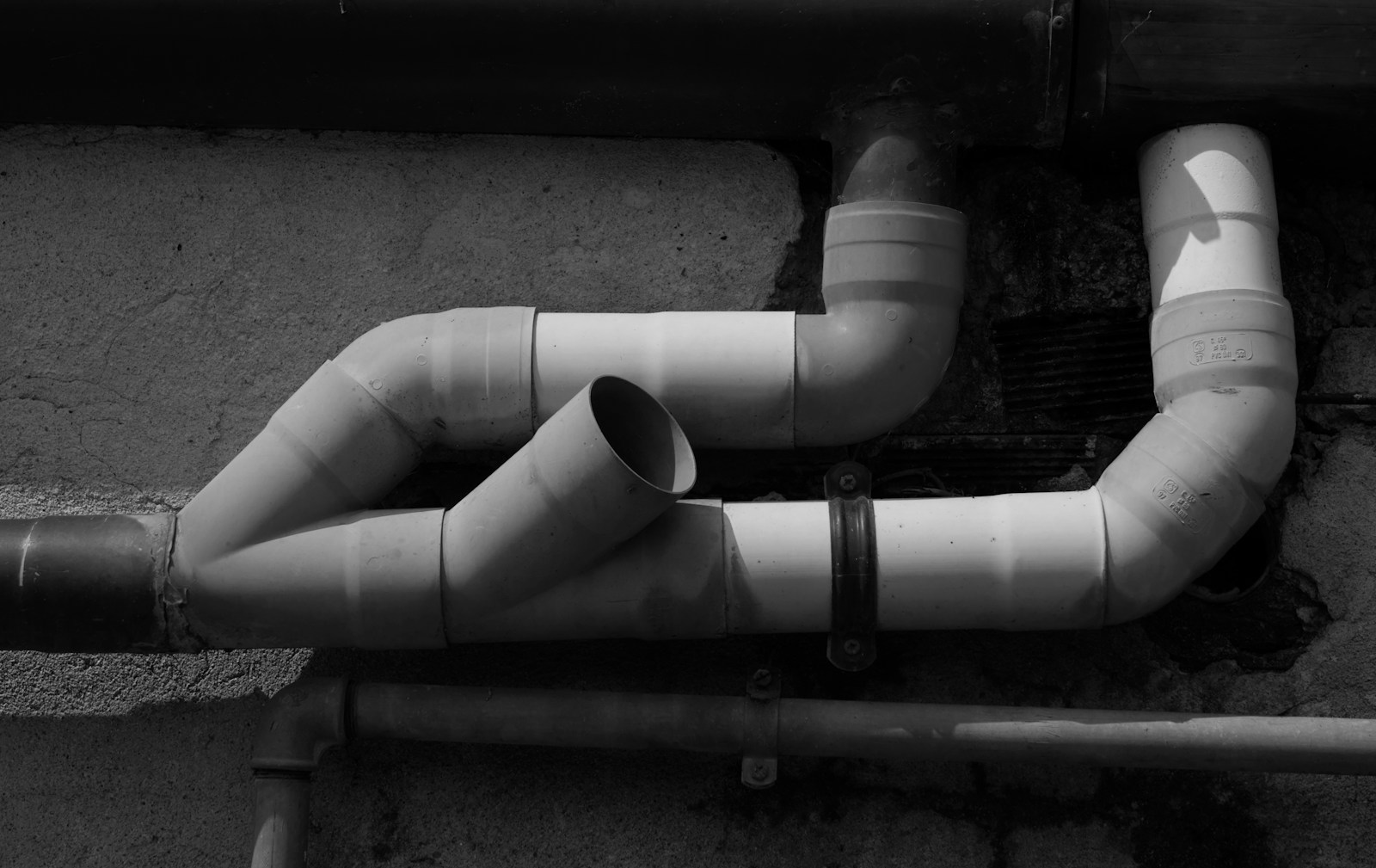 10 Warning Signs Your Pipes Are About to Burst | The WiC Project Blog
