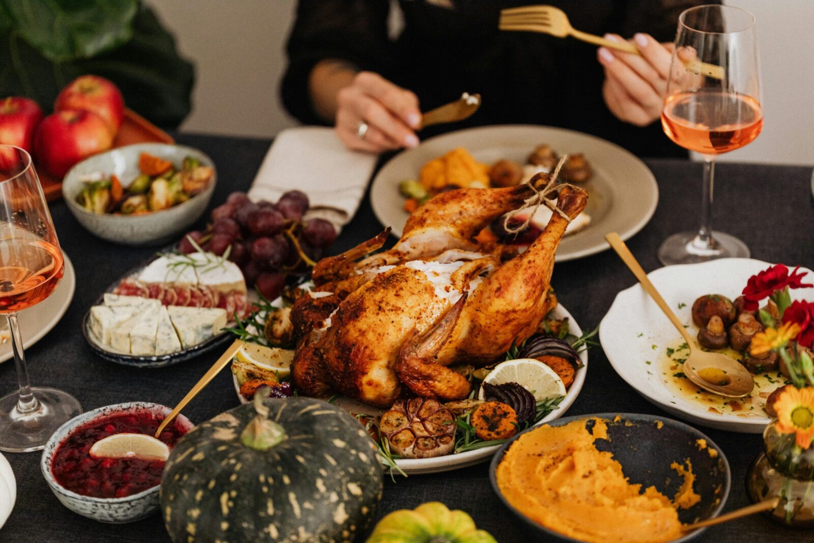 6 ‘Polite’ Thanksgiving Habits That People Actually Find Rude | The WiC ...