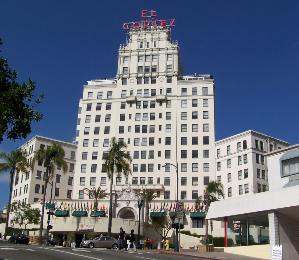 10 Historic U.S. Hotels That Still Showcase 1950s-Era Design | The WiC ...