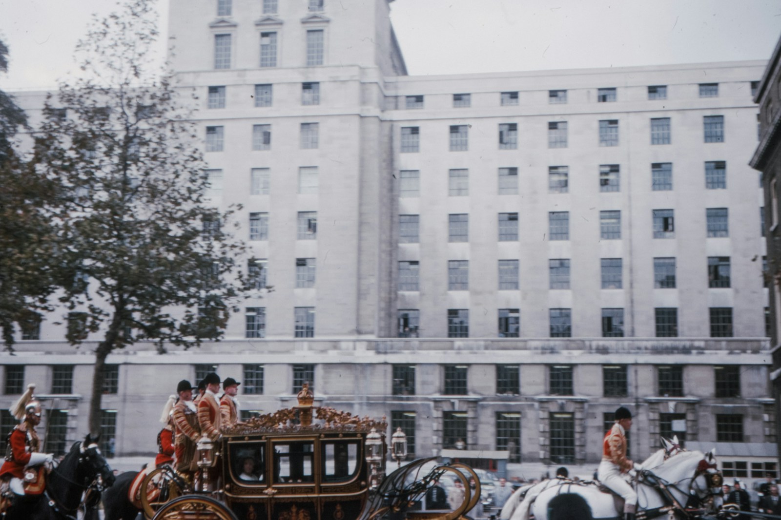 10 Historic U.S. Hotels That Still Showcase 1950s-Era Design | The WiC ...