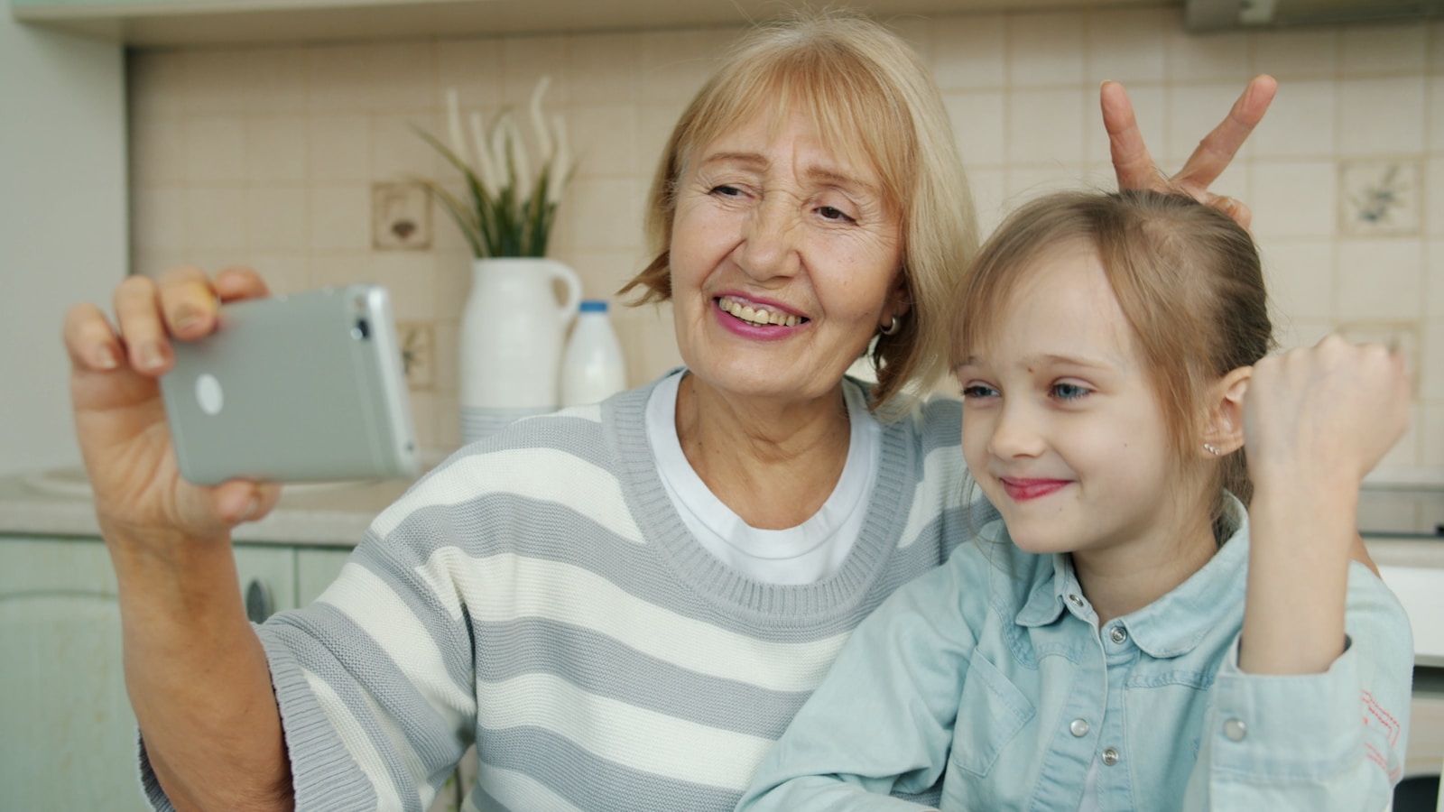 10 Everyday Situations Where Gen Z and Boomers React Completely ...
