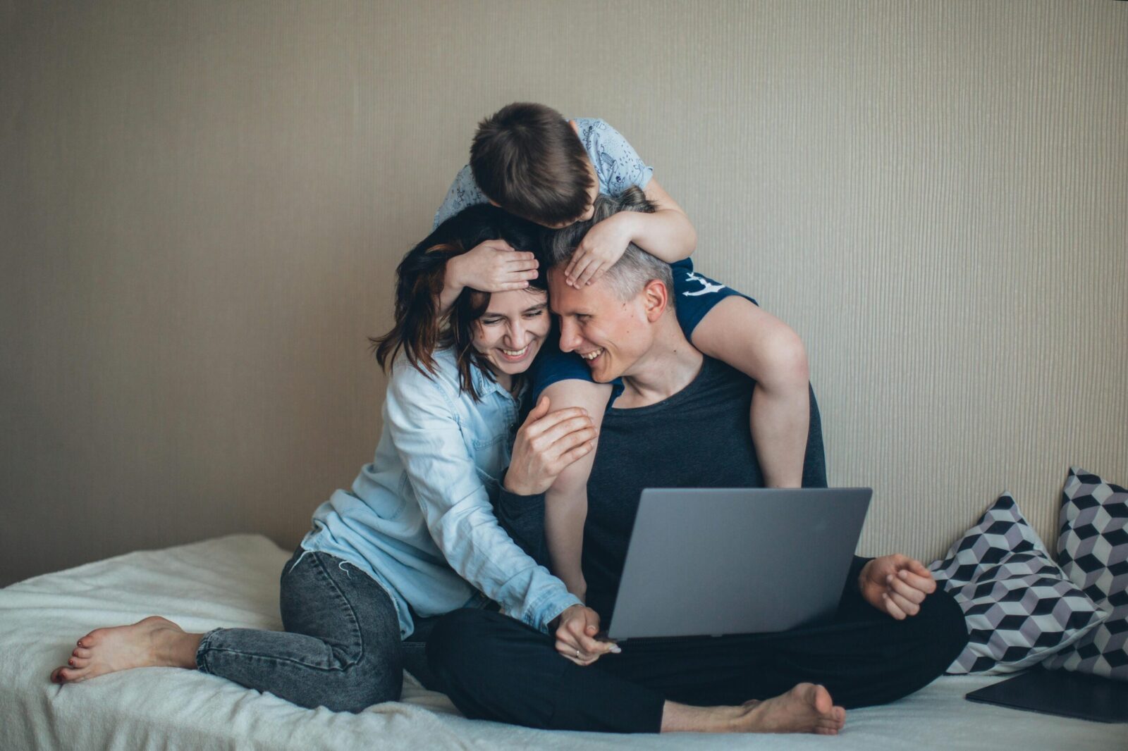 14 Habits People Unintentionally Copy From Their Parents | The WiC ...