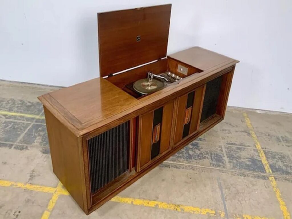 12 Objects Every Family Had in the 1970s That Are Hard to Find Today ...