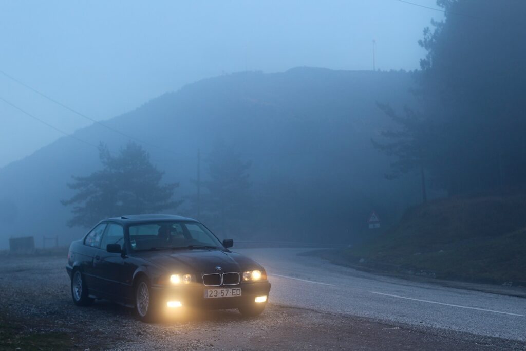 12 Old Driving Habits That Could Get You Ticketed Now | The WiC Project ...