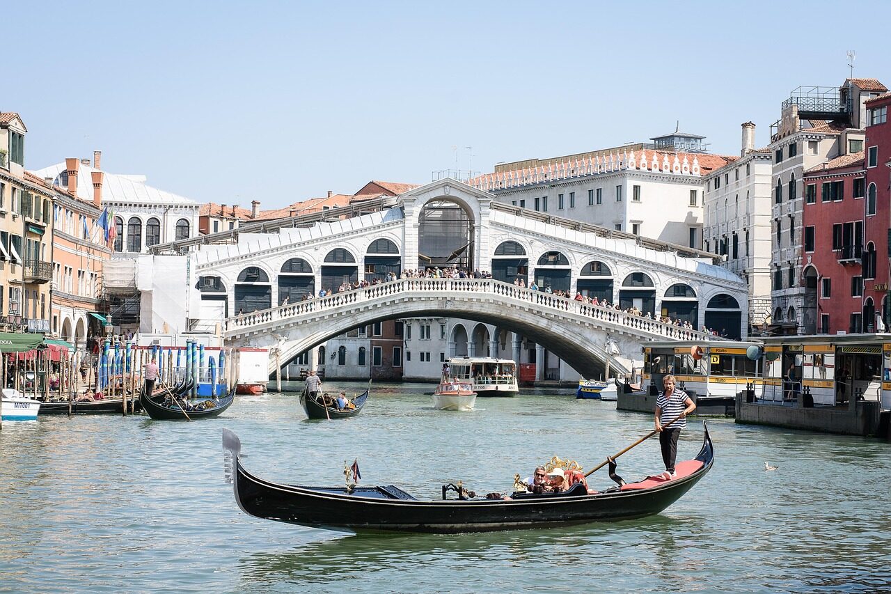 11 Romantic Bridges Around the World That Couples Love Visiting | The ...