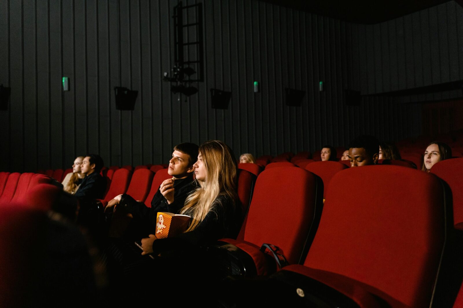 10 Theater Etiquette Rules First Time Showgoers Often Miss | The WiC ...