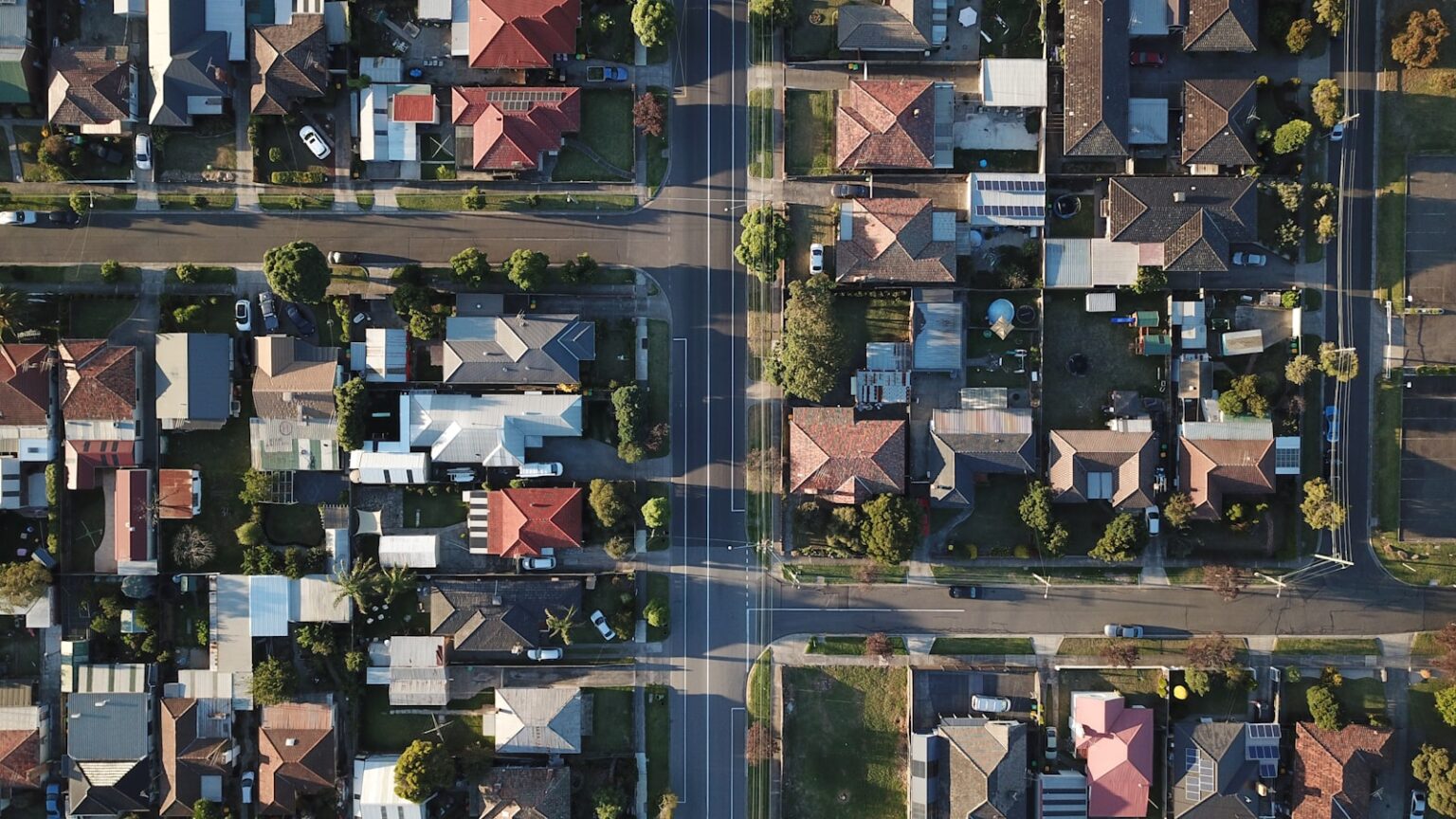 9 HOA Rules Homeowners Say Feel More Controlling Than Helpful | The WiC ...